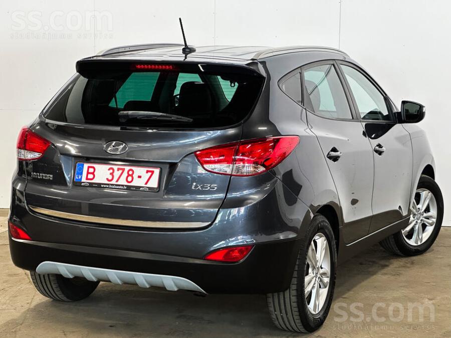 Grey Hyundai ix35 2010 in Jurmala, with an engine capacity of 2.00 L and mileage of 283 thousand km for 6990 €, photo 10 on AUTOMOTO.COM.LV