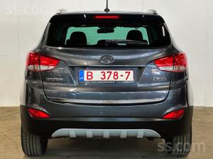 Grey Hyundai ix35 2010 in Jurmala, with an engine capacity of 2.00 L and mileage of 283 thousand km for 6990 €, photo 12 on AUTOMOTO.COM.LV