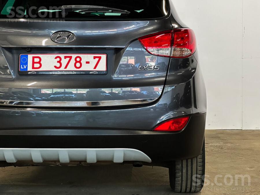 Grey Hyundai ix35 2010 in Jurmala, with an engine capacity of 2.00 L and mileage of 283 thousand km for 6990 €, photo 13 on AUTOMOTO.COM.LV