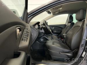 Grey Hyundai ix35 2010 in Jurmala, with an engine capacity of 2.00 L and mileage of 283 thousand km for 6990 €, photo 16 on AUTOMOTO.COM.LV