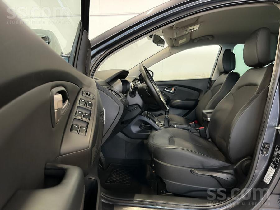 Grey Hyundai ix35 2010 in Jurmala, with an engine capacity of 2.00 L and mileage of 283 thousand km for 6990 €, photo 16 on AUTOMOTO.COM.LV