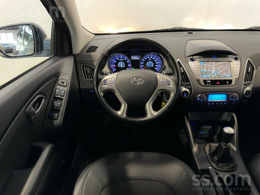 Grey Hyundai ix35 2010 in Jurmala, with an engine capacity of 2.00 L and mileage of 283 thousand km for 6990 €, photo 17 on AUTOMOTO.COM.LV