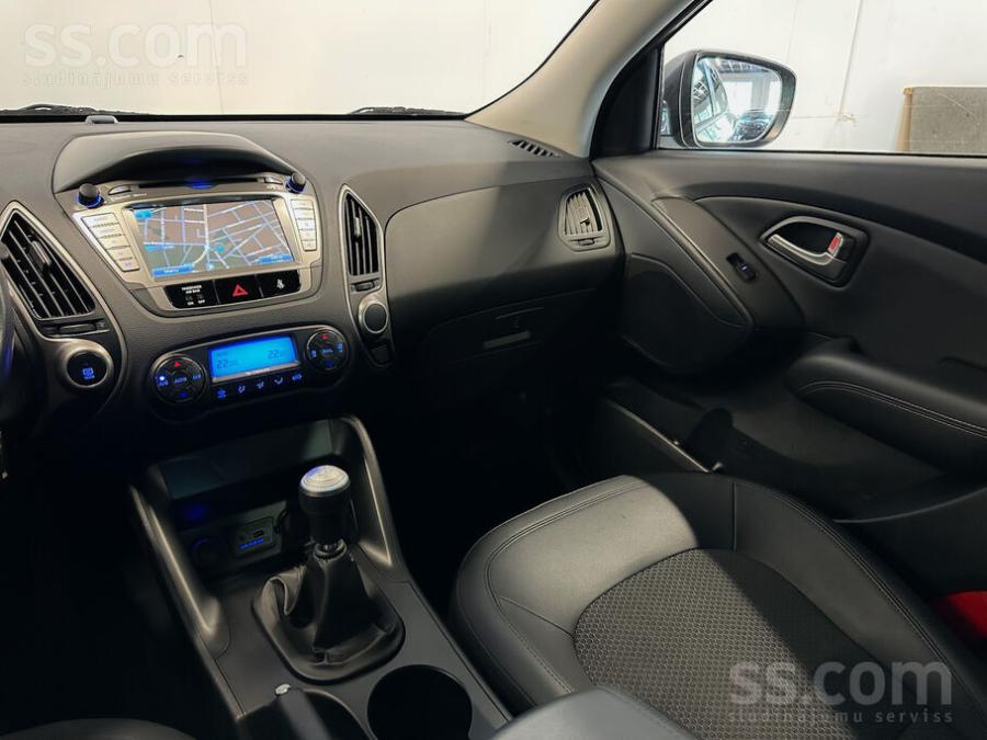 Grey Hyundai ix35 2010 in Jurmala, with an engine capacity of 2.00 L and mileage of 283 thousand km for 6990 €, photo 19 on AUTOMOTO.COM.LV