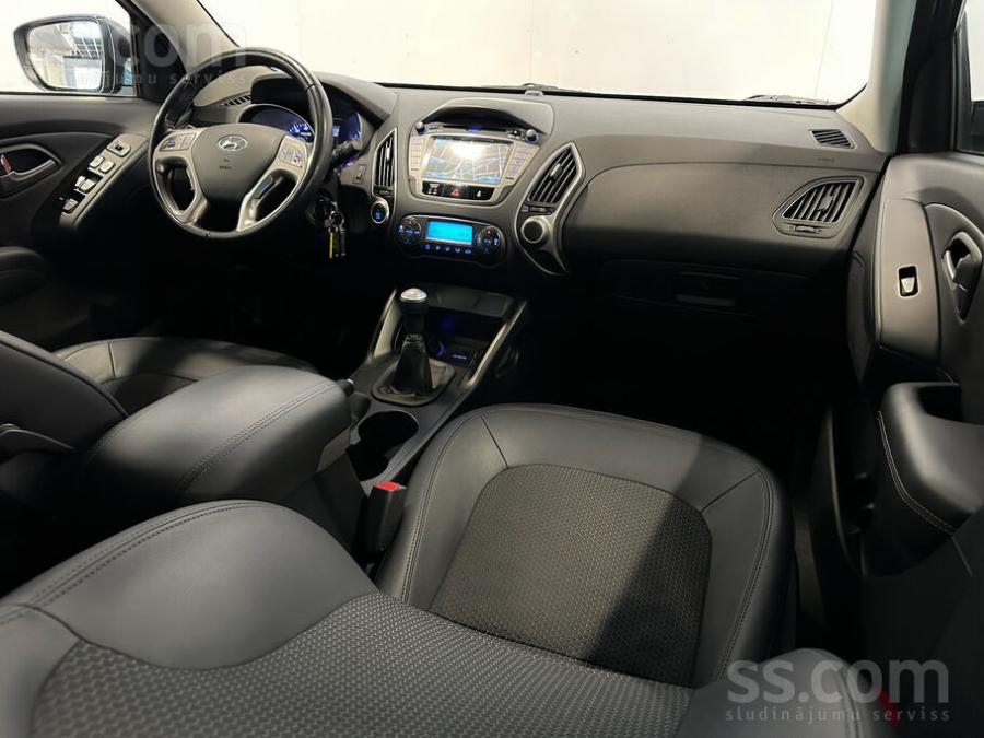 Grey Hyundai ix35 2010 in Jurmala, with an engine capacity of 2.00 L and mileage of 283 thousand km for 6990 €, photo 20 on AUTOMOTO.COM.LV