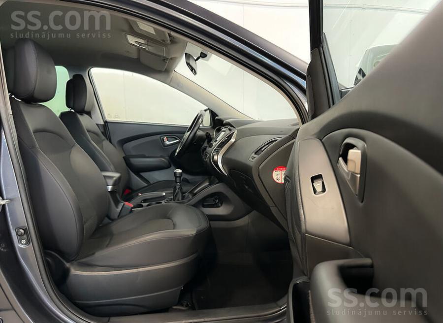 Grey Hyundai ix35 2010 in Jurmala, with an engine capacity of 2.00 L and mileage of 283 thousand km for 6990 €, photo 21 on AUTOMOTO.COM.LV