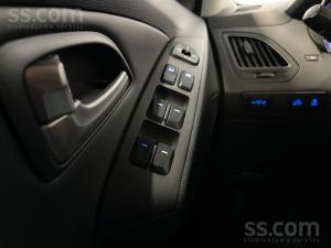 Grey Hyundai ix35 2010 in Jurmala, with an engine capacity of 2.00 L and mileage of 283 thousand km for 6990 €, photo 28 on AUTOMOTO.COM.LV