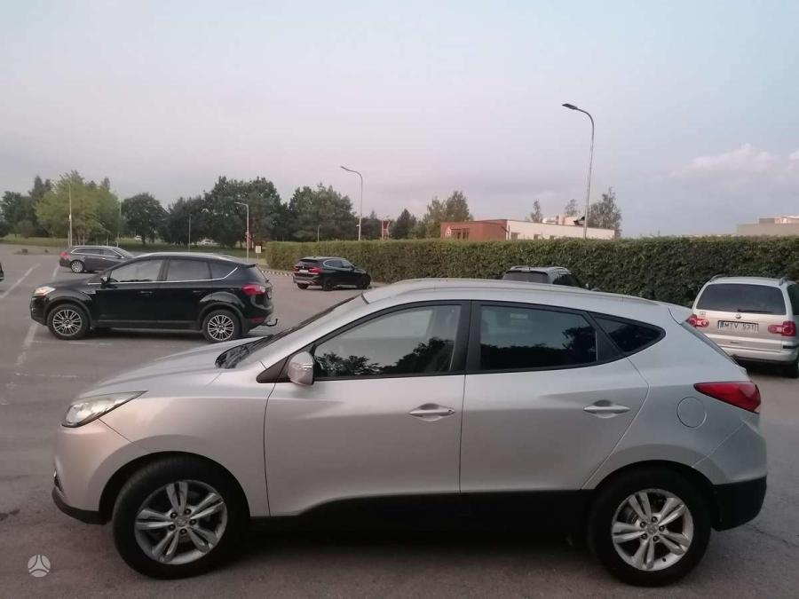 Grey Hyundai ix35 2010 in Telschi, with an engine capacity of 2.00 L and mileage of 260 thousand km for 4750 €, photo 14 on AUTOMOTO.COM.LV