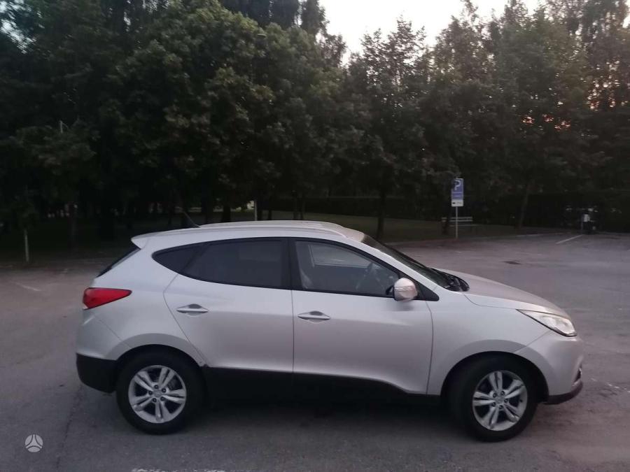 Grey Hyundai ix35 2010 in Telschi, with an engine capacity of 2.00 L and mileage of 260 thousand km for 4750 €, photo 15 on AUTOMOTO.COM.LV