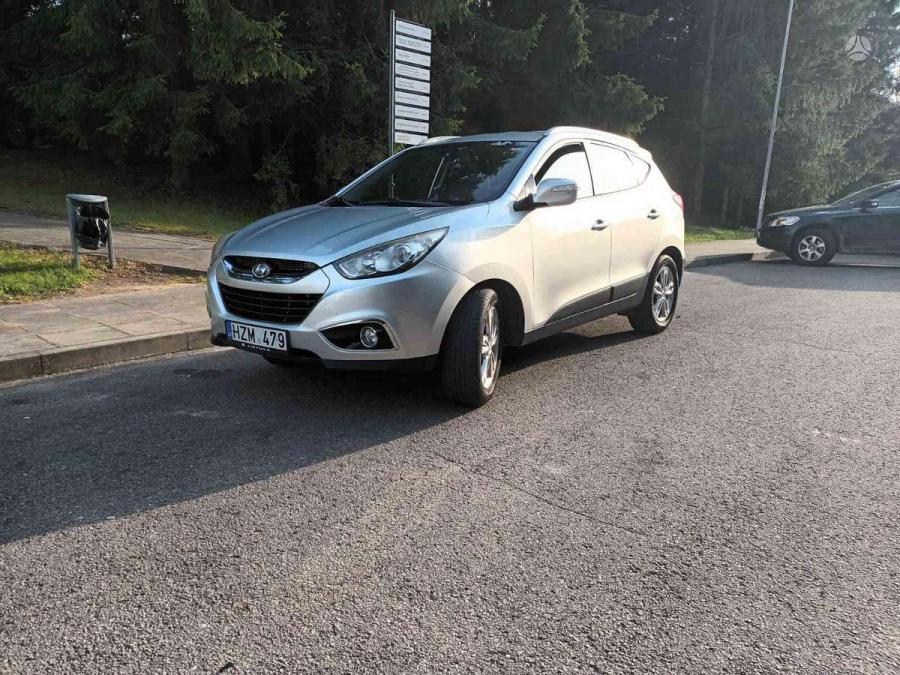 Grey Hyundai ix35 2010 in Telschi, with an engine capacity of 2.00 L and mileage of 260 thousand km for 4750 €, photo 25 on AUTOMOTO.COM.LV