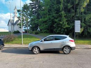 Grey Hyundai ix35 2010 in Telschi, with an engine capacity of 2.00 L and mileage of 260 thousand km for 4750 €, photo 27 on AUTOMOTO.COM.LV