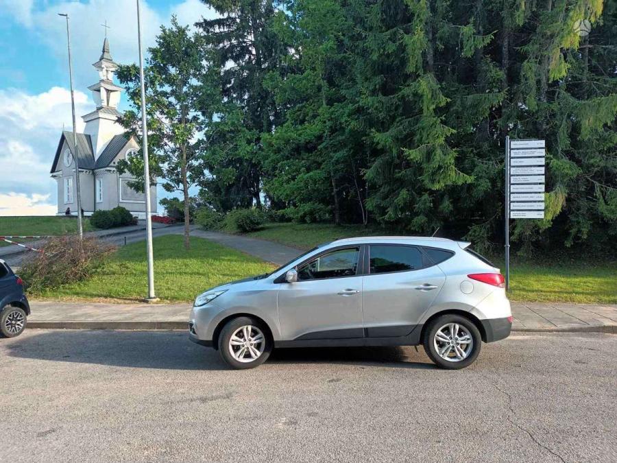 Grey Hyundai ix35 2010 in Telschi, with an engine capacity of 2.00 L and mileage of 260 thousand km for 4750 €, photo 27 on AUTOMOTO.COM.LV