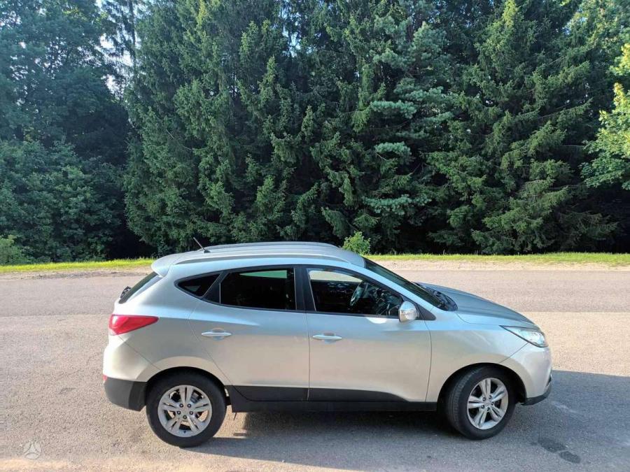 Grey Hyundai ix35 2010 in Telschi, with an engine capacity of 2.00 L and mileage of 260 thousand km for 4750 €, photo 30 on AUTOMOTO.COM.LV