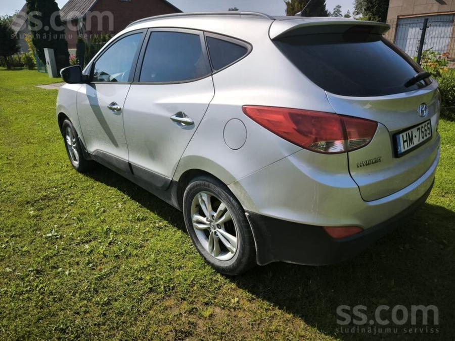 Pelēks Hyundai ix35 2010 Rīga, ar dzinēja tilpumu 2.00 L un nobraukumu 255 tūkst. km par 4500 €, foto 1 vietnē AUTOMOTO.COM.LV