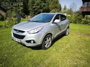 Pelēks Hyundai ix35 2010 Rīga, ar dzinēja tilpumu 2.00 L un nobraukumu 255 tūkst. km par 4500 €, foto 4 vietnē AUTOMOTO.COM.LV