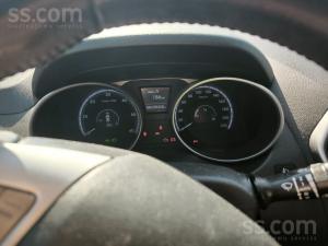 Pelēks Hyundai ix35 2010 Rīga, ar dzinēja tilpumu 2.00 L un nobraukumu 255 tūkst. km par 4500 €, foto 6 vietnē AUTOMOTO.COM.LV