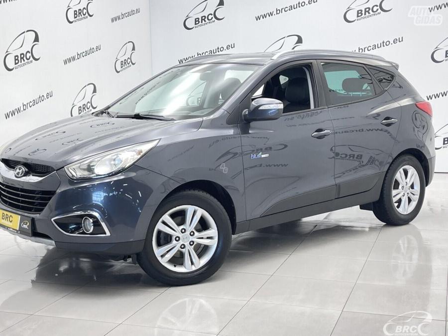 Grey Hyundai ix35 2011 in Avizieniai, with an engine capacity of 1.70 L and mileage of 349 thousand km for 2900 €, photo 1 on AUTOMOTO.COM.LV