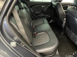 Grey Hyundai ix35 2011 in Avizieniai, with an engine capacity of 1.70 L and mileage of 349 thousand km for 2900 €, photo 10 on AUTOMOTO.COM.LV