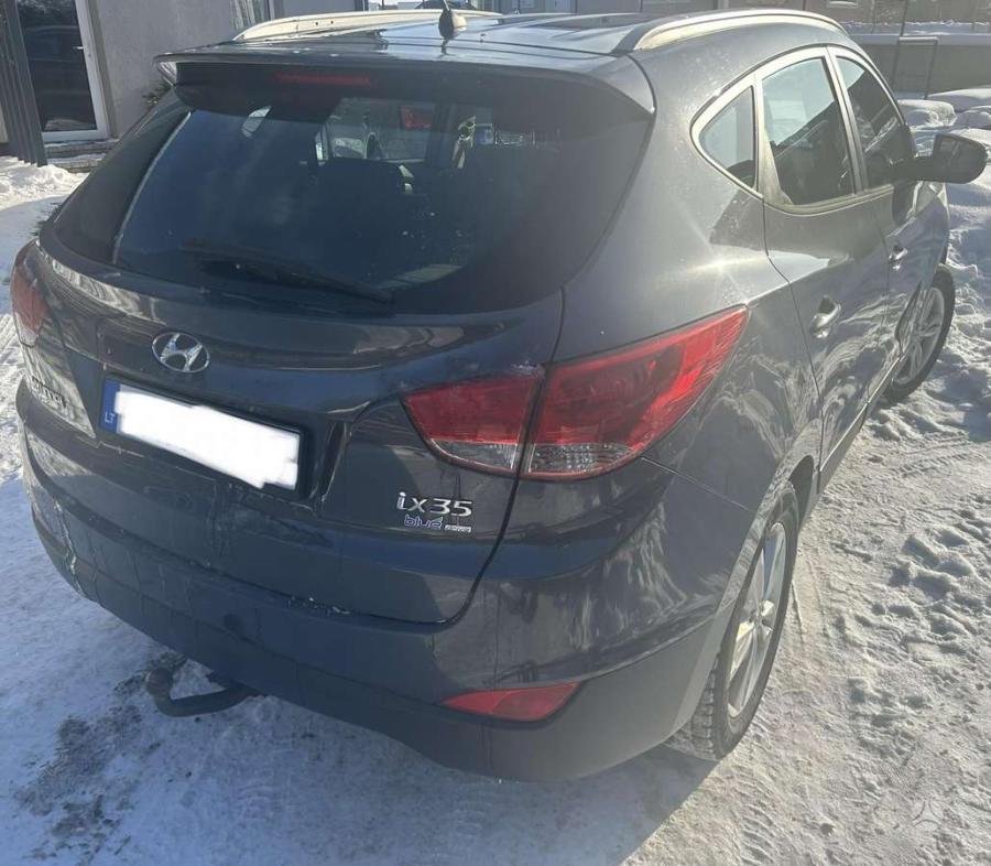 Grey Hyundai ix35 2011 in Vilnius, with an engine capacity of 1.69 L and mileage of 285 thousand km for 4950 €, photo 5 on AUTOMOTO.COM.LV