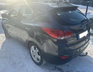 Grey Hyundai ix35 2011 in Vilnius, with an engine capacity of 1.69 L and mileage of 285 thousand km for 4950 €, photo 6 on AUTOMOTO.COM.LV