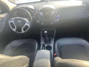 Grey Hyundai ix35 2011 in Vilnius, with an engine capacity of 1.69 L and mileage of 285 thousand km for 4950 €, photo 12 on AUTOMOTO.COM.LV