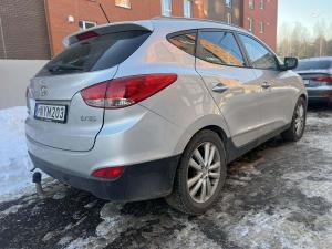 Grey Hyundai ix35 2011 in Vilnius, with an engine capacity of 2.00 L and mileage of 226 thousand km for 4650 €, photo 3 on AUTOMOTO.COM.LV