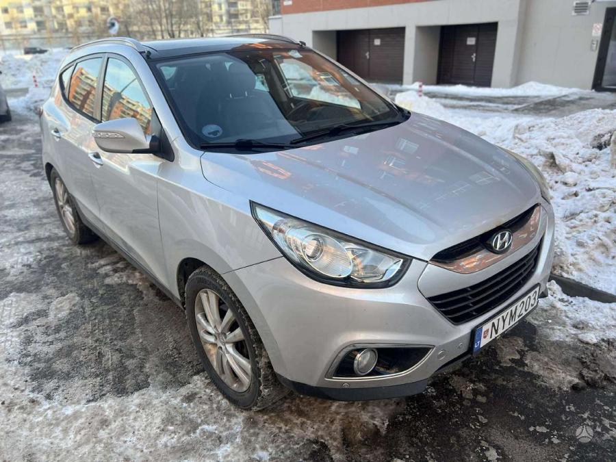 Grey Hyundai ix35 2011 in Vilnius, with an engine capacity of 2.00 L and mileage of 226 thousand km for 4650 €, photo 9 on AUTOMOTO.COM.LV