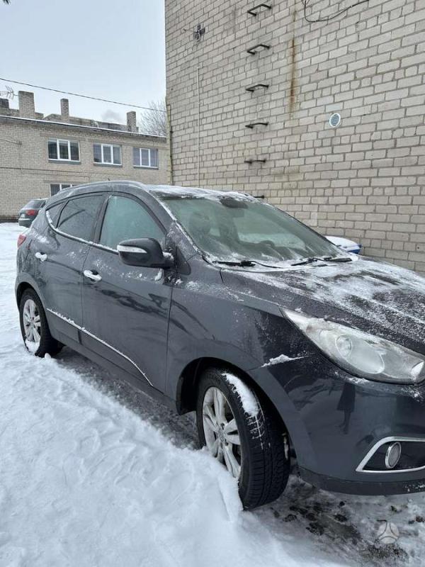 Pelēks Hyundai ix35 2011 Vilkaviškis, ar dzinēja tilpumu 1.69 L un nobraukumu 29 tūkst. km par 5500 €, foto 4 vietnē AUTOMOTO.COM.LV