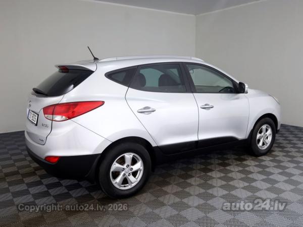 Pelēks Hyundai ix35 2011 Tallina, ar dzinēja tilpumu 2.00 L un nobraukumu 226 tūkst. km par 3999 €, foto 3 vietnē AUTOMOTO.COM.LV