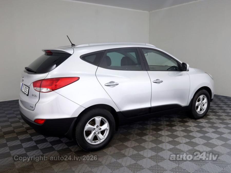 Pelēks Hyundai ix35 2011 Tallina, ar dzinēja tilpumu 2.00 L un nobraukumu 226 tūkst. km par 3999 €, foto 3 vietnē AUTOMOTO.COM.LV