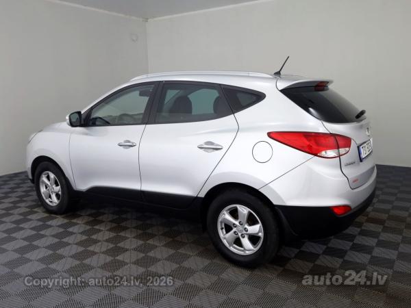 Pelēks Hyundai ix35 2011 Tallina, ar dzinēja tilpumu 2.00 L un nobraukumu 226 tūkst. km par 3999 €, foto 4 vietnē AUTOMOTO.COM.LV