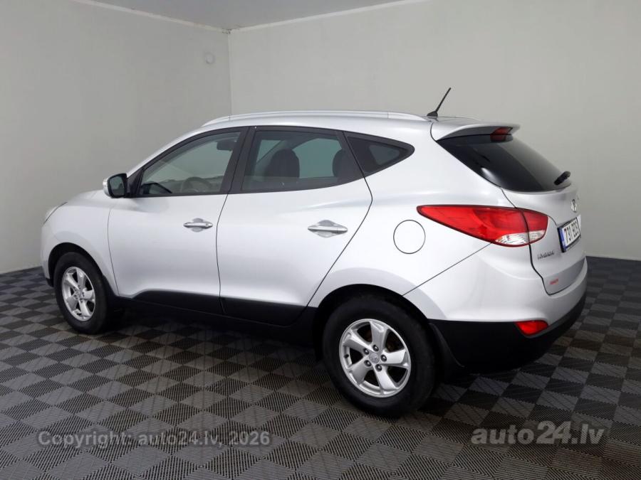 Pelēks Hyundai ix35 2011 Tallina, ar dzinēja tilpumu 2.00 L un nobraukumu 226 tūkst. km par 3999 €, foto 4 vietnē AUTOMOTO.COM.LV