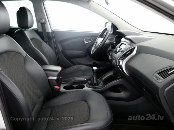Pelēks Hyundai ix35 2011 Tallina, ar dzinēja tilpumu 2.00 L un nobraukumu 226 tūkst. km par 3999 €, foto 6 vietnē AUTOMOTO.COM.LV
