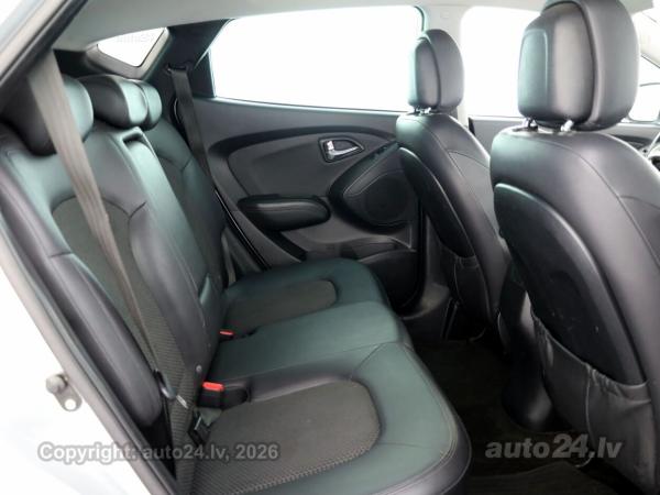 Pelēks Hyundai ix35 2011 Tallina, ar dzinēja tilpumu 2.00 L un nobraukumu 226 tūkst. km par 3999 €, foto 7 vietnē AUTOMOTO.COM.LV