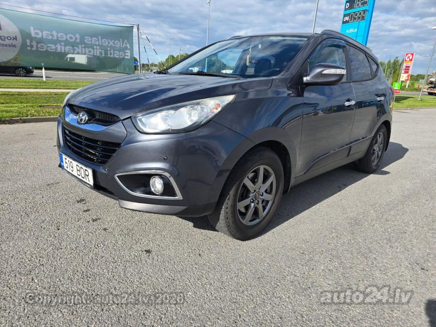 Pelēks Hyundai ix35 2011 Tallina, ar dzinēja tilpumu 2.00 L un nobraukumu 227 tūkst. km par 6200 €, foto 3 vietnē AUTOMOTO.COM.LV