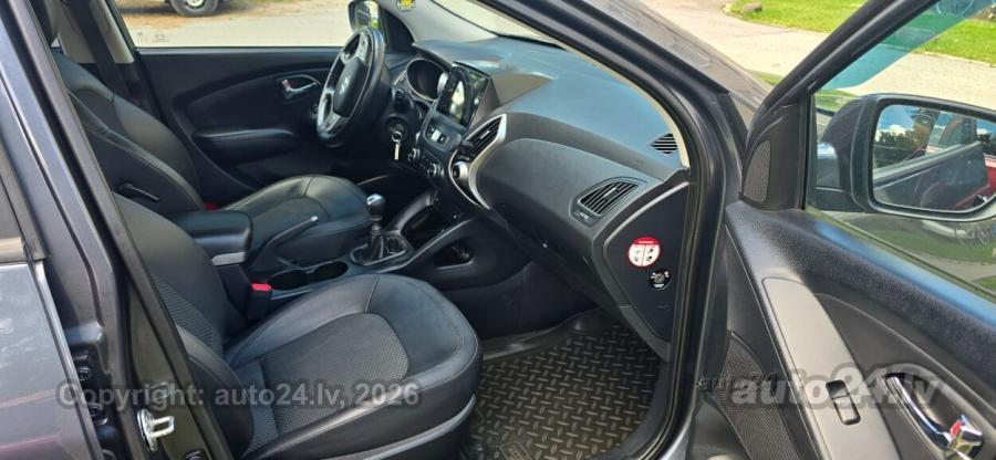 Pelēks Hyundai ix35 2011 Tallina, ar dzinēja tilpumu 2.00 L un nobraukumu 227 tūkst. km par 6200 €, foto 17 vietnē AUTOMOTO.COM.LV