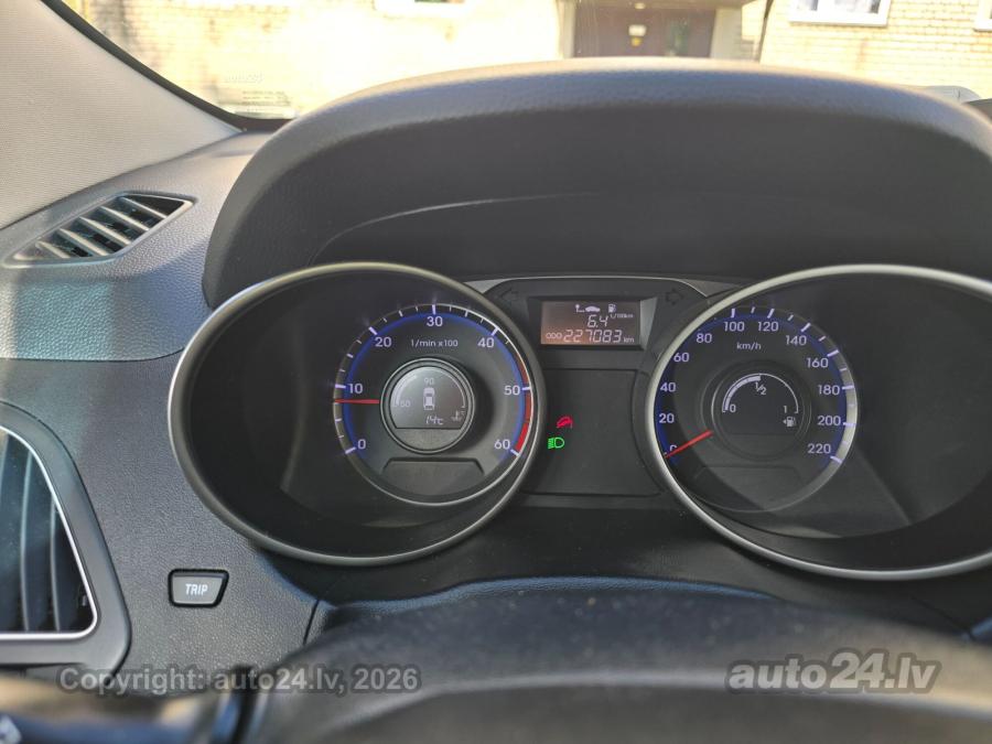 Pelēks Hyundai ix35 2011 Tallina, ar dzinēja tilpumu 2.00 L un nobraukumu 227 tūkst. km par 6200 €, foto 18 vietnē AUTOMOTO.COM.LV