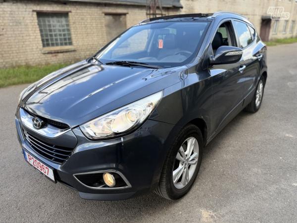 Grey Hyundai ix35 2011 in Kaunas, with an engine capacity of 1.70 L and mileage of 246 thousand km for 4750 €, photo 1 on AUTOMOTO.COM.LV