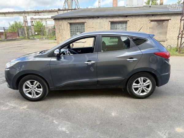 Grey Hyundai ix35 2011 in Kaunas, with an engine capacity of 1.70 L and mileage of 246 thousand km for 4750 €, photo 5 on AUTOMOTO.COM.LV