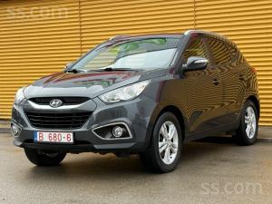 Grey Hyundai ix35 2011 in Ogre, with an engine capacity of 2.00 L and mileage of 149 thousand km for 6997 €, photo 3 on AUTOMOTO.COM.LV