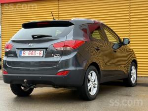 Grey Hyundai ix35 2011 in Ogre, with an engine capacity of 2.00 L and mileage of 149 thousand km for 6997 €, photo 6 on AUTOMOTO.COM.LV