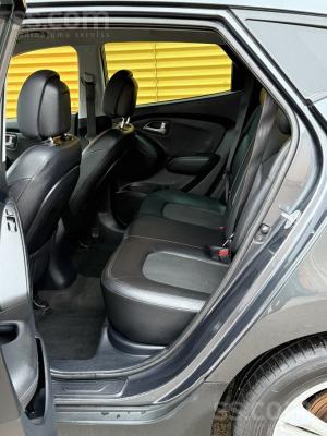 Grey Hyundai ix35 2011 in Ogre, with an engine capacity of 2.00 L and mileage of 149 thousand km for 6997 €, photo 12 on AUTOMOTO.COM.LV