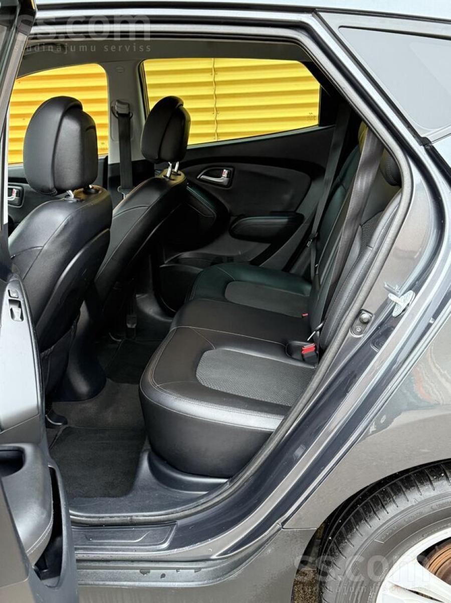 Grey Hyundai ix35 2011 in Ogre, with an engine capacity of 2.00 L and mileage of 149 thousand km for 6997 €, photo 12 on AUTOMOTO.COM.LV