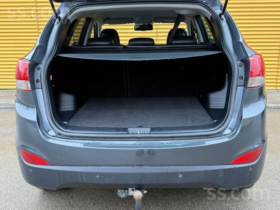 Grey Hyundai ix35 2011 in Ogre, with an engine capacity of 2.00 L and mileage of 149 thousand km for 6997 €, photo 13 on AUTOMOTO.COM.LV