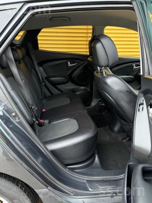 Grey Hyundai ix35 2011 in Ogre, with an engine capacity of 2.00 L and mileage of 149 thousand km for 6997 €, photo 15 on AUTOMOTO.COM.LV