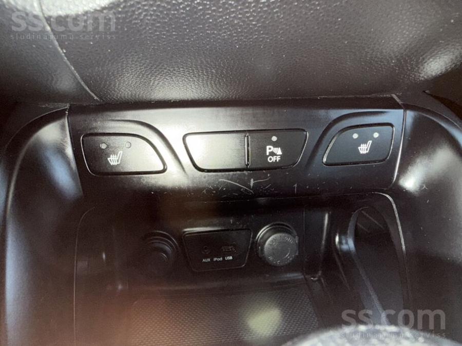 Grey Hyundai ix35 2011 in Ogre, with an engine capacity of 2.00 L and mileage of 149 thousand km for 6997 €, photo 21 on AUTOMOTO.COM.LV