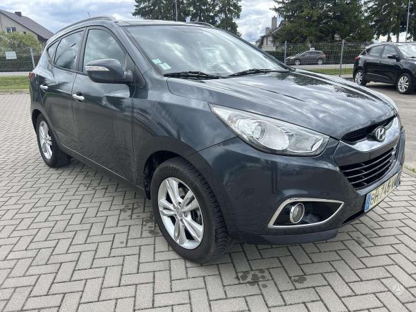 Grey Hyundai ix35 2011 in Taurage, with an engine capacity of 2.00 L and mileage of 235 thousand km for 3600 €, photo 3 on AUTOMOTO.COM.LV