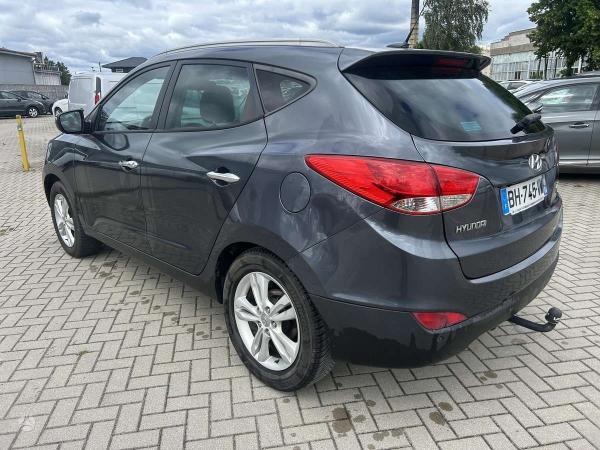 Grey Hyundai ix35 2011 in Taurage, with an engine capacity of 2.00 L and mileage of 235 thousand km for 3600 €, photo 7 on AUTOMOTO.COM.LV