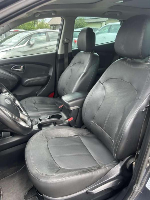 Grey Hyundai ix35 2011 in Taurage, with an engine capacity of 2.00 L and mileage of 235 thousand km for 3600 €, photo 10 on AUTOMOTO.COM.LV