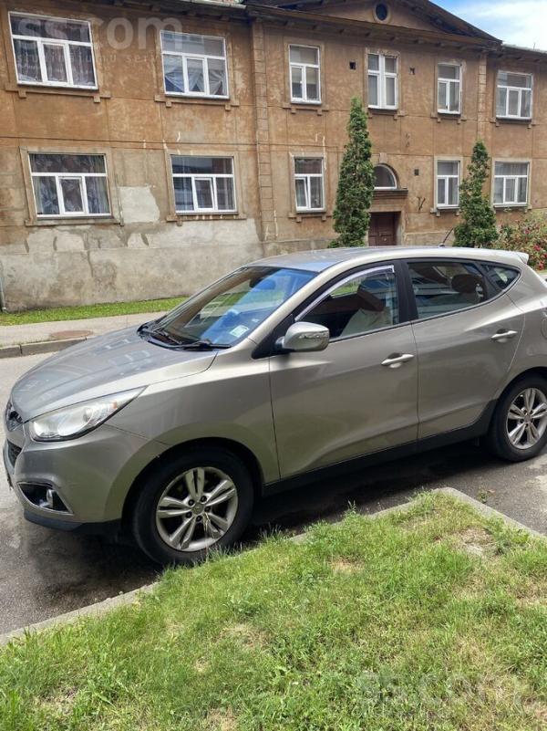 Grey Hyundai ix35 2011 in Riga, with an engine capacity of 2.00 L and mileage of 120 thousand km for 2500 €, photo 1 on AUTOMOTO.COM.LV