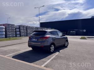 Pelēks Hyundai ix35 2011 Rīga, ar dzinēja tilpumu 2.00 L un nobraukumu 295 tūkst. km par 5500 €, foto 4 vietnē AUTOMOTO.COM.LV